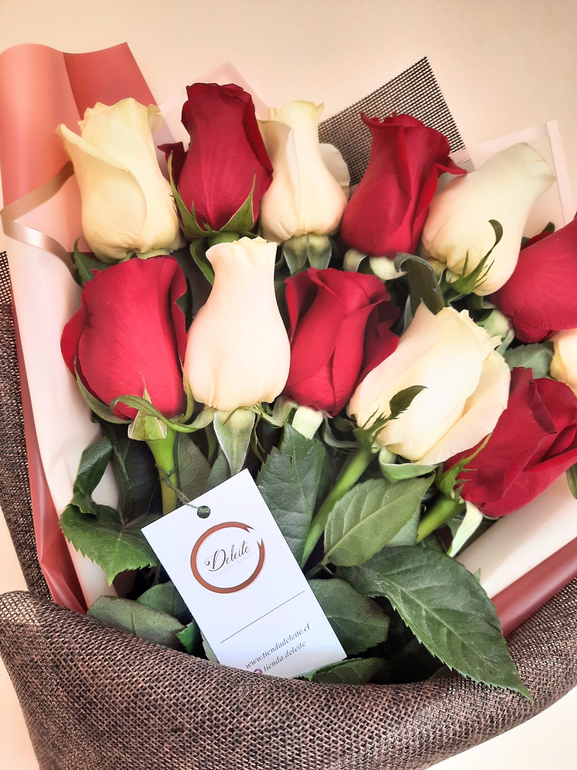 Ramo extendido 12 rosas – Deleite Ramo extendido 12 rosas – Deleite